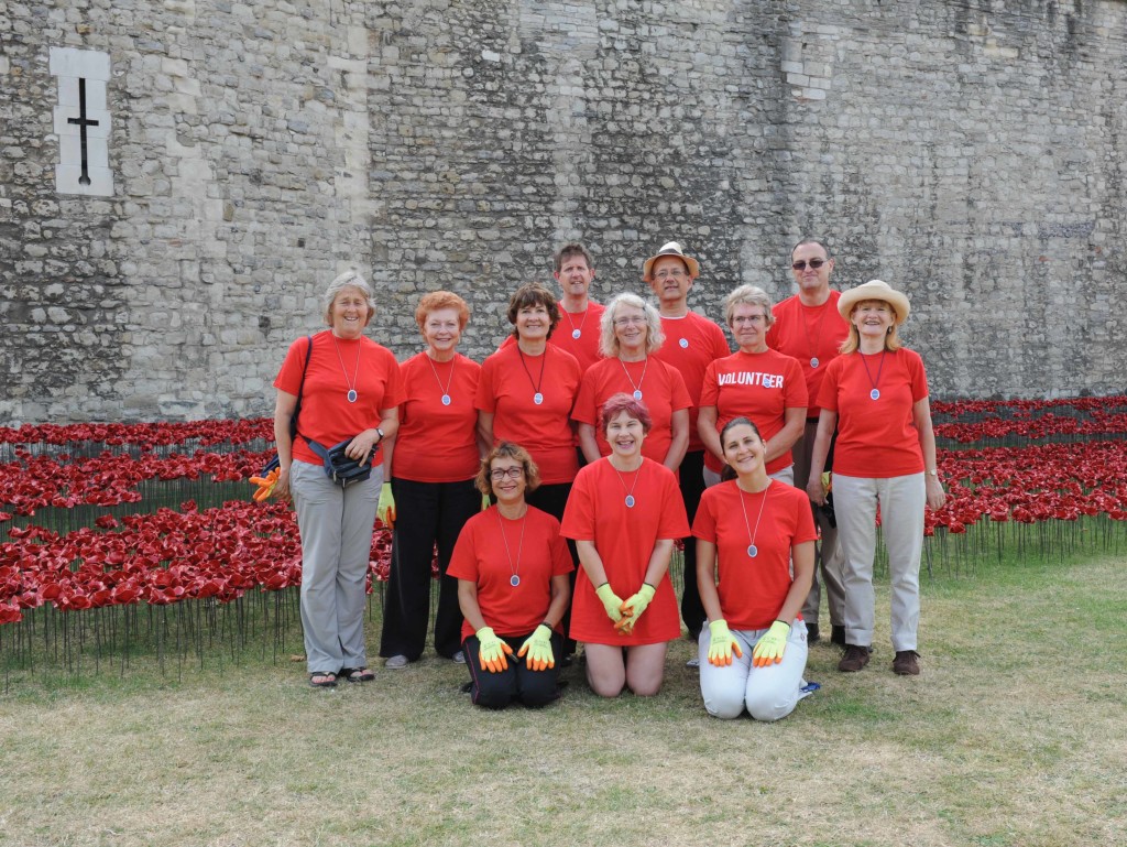Blue Badge Tourist Guides help install ‘Seas of Red’ at the Tower of ...